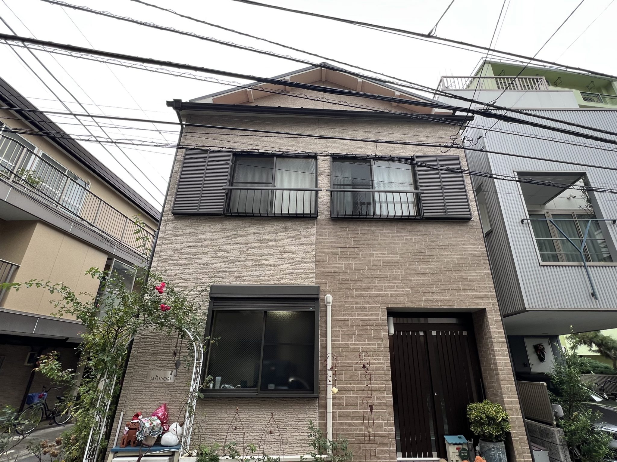 台東区池之端にてラジカル制御形塗料のパーフェクトトップ（ND-152）を使用した外壁塗装工事を￥1,300,000（税込み、足場含む）で行いました(^^♪ | 東京の外壁塗装・屋根塗装 ...